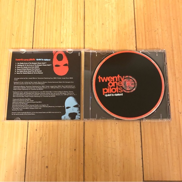 Media | Rare Twenty One Pilots Quiet Is Violent Australian Exclusive Ep ...